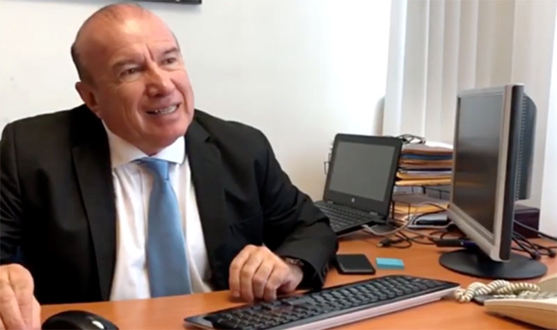 Los bailes y piruetas de Bucaram con el poder - Código Vidrio