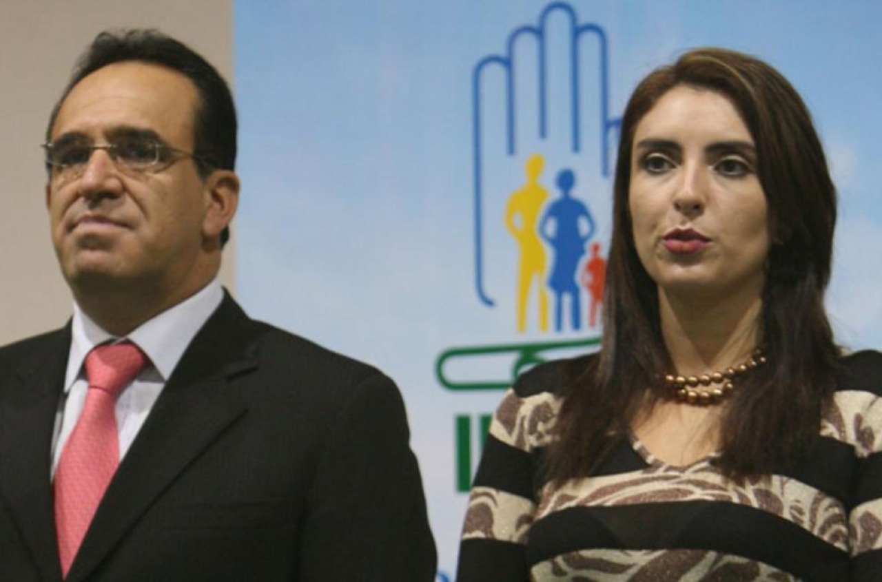 Rivadeneira y Larrea en festín de créditos del BIESS - Código Vidrio